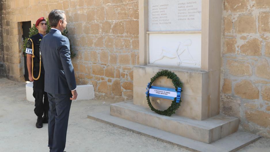 Ο ΕΛΛΗΝΑΣ ΠΡΩΘΥΠΟΥΡΓΟΣ ΣΤΑ ΦΥΛΑΚΙΣΜΕΝΑ ΜΝΗΜΑΤΑ | Adouloti Kerinia ...